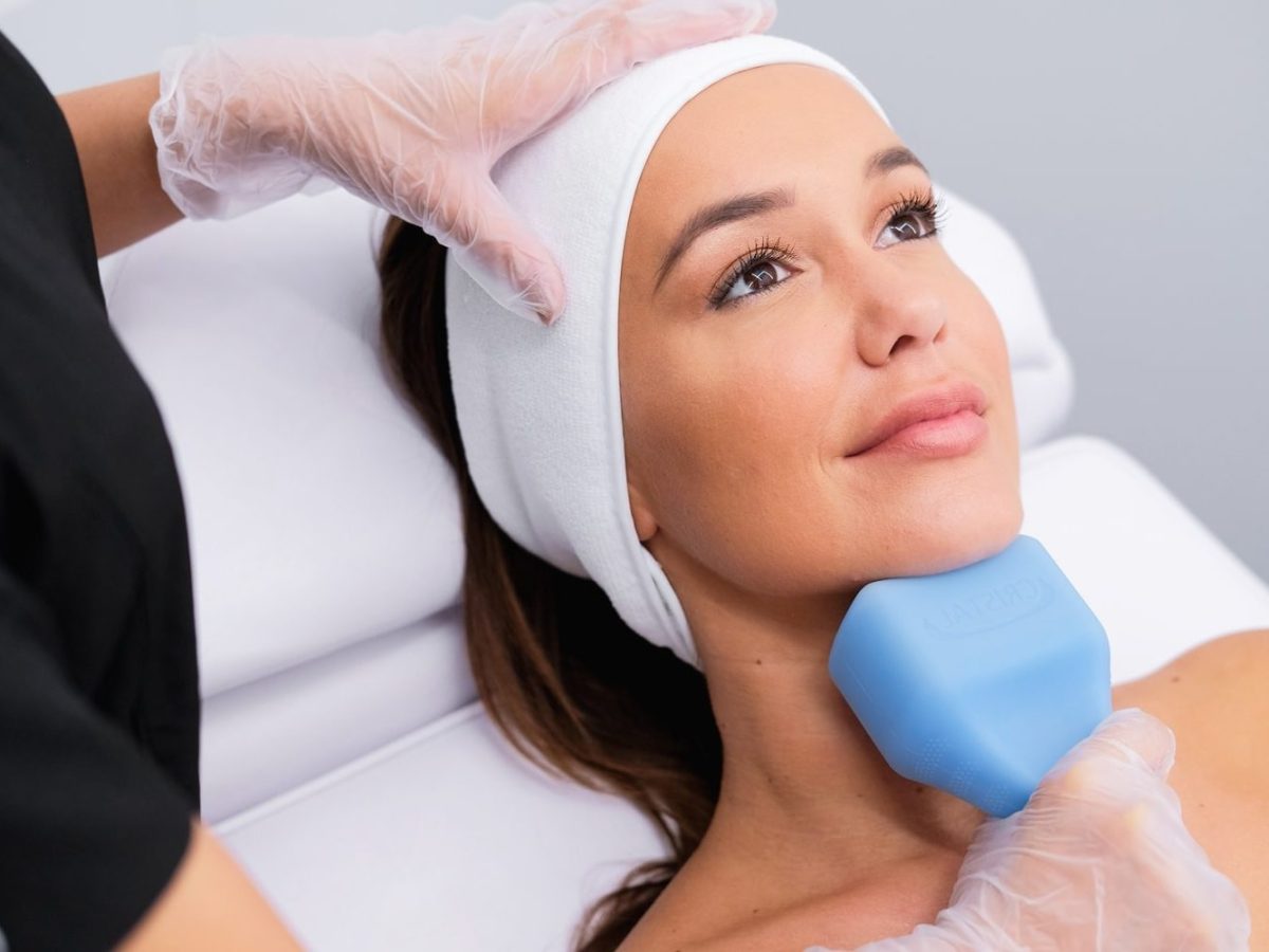 Non-Surgical Double Chin Removal Treatment: How Does It Really Work?